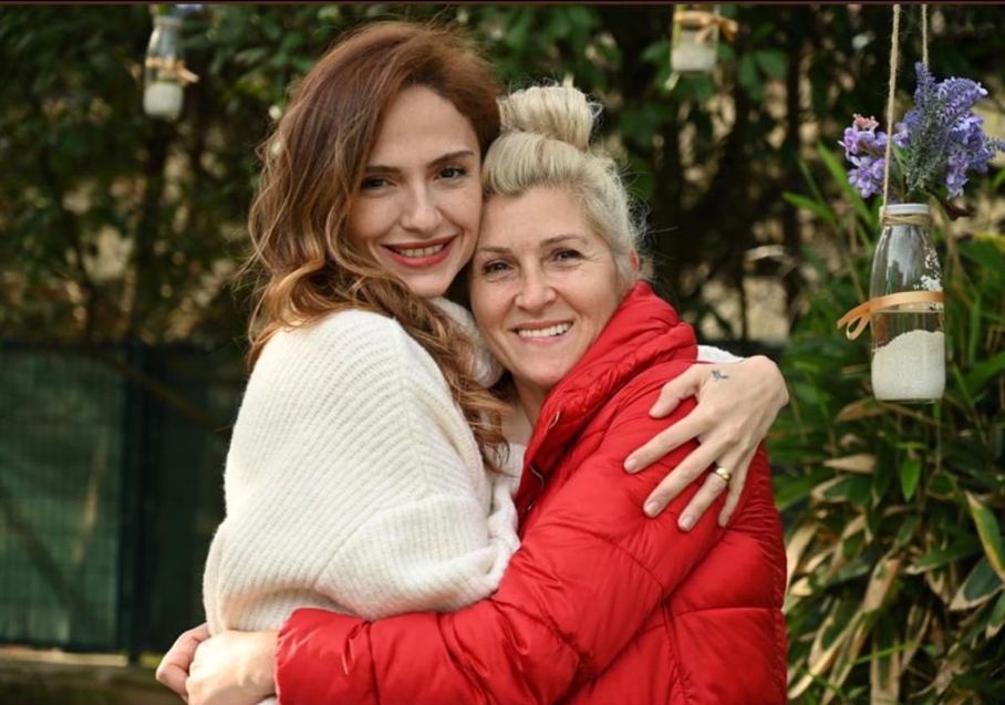 Ünlü oyuncu Sinem Uslu'nun anne acısı - Birsen Altuntaş