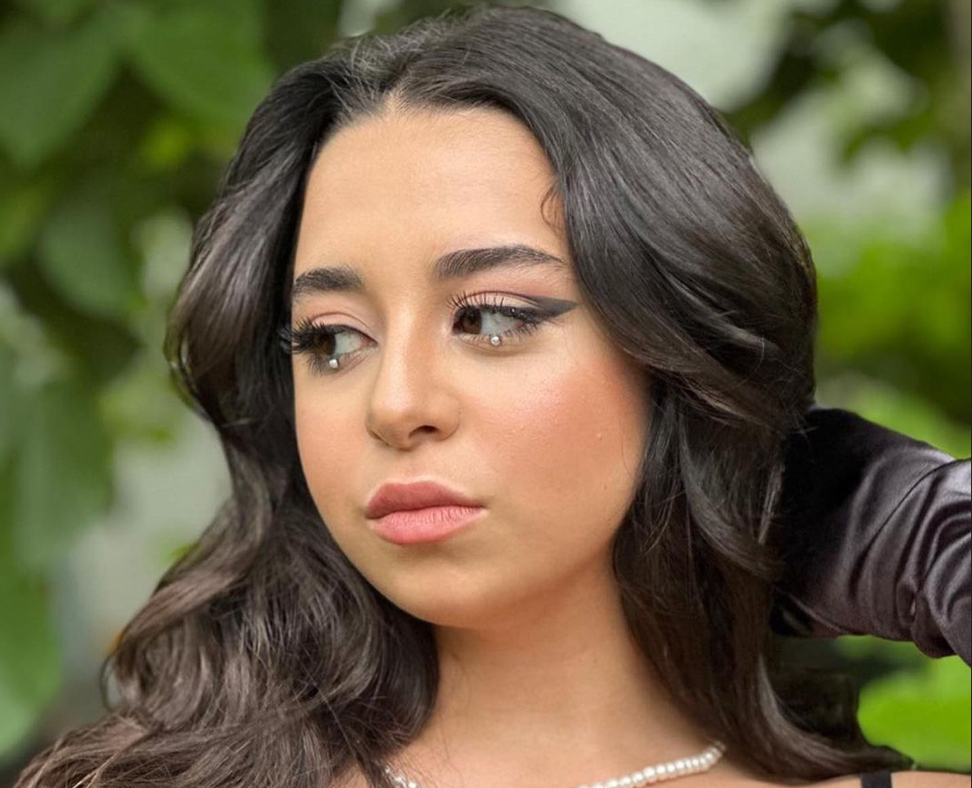 O artık genç kız... Beren Gökyıldız'ın mezuniyet balosu pozları ...